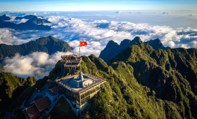 Em hãy trình bày đặc điểm địa hình khu vực đồi núi nước ta?